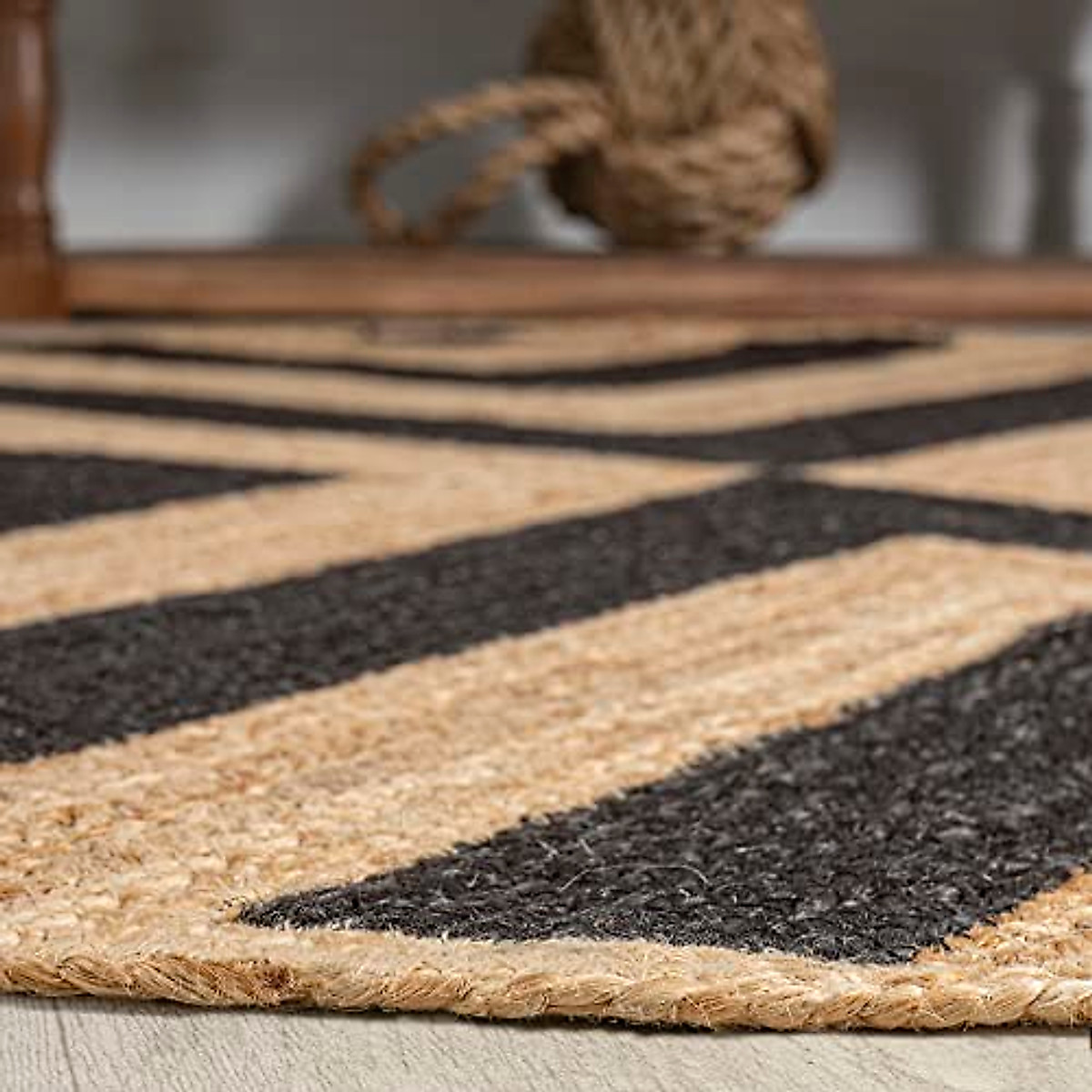 JONATHAN Y RNF111A-6R Piper Two-Tone Chevron Round Jute Indoor Area-Rug, Cottage, Modern, Vintage Easy-Washing,Bedroom,Kitchen,Living Room,Non Shedding, Black/Natural, 6' Round
