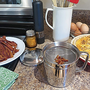 Evelots Cooking Oil Storage Can-Bacon Grease Keeper-Stainless Mesh Strainer-Easy Grip Handle-Large 5 Cup Fat Storage