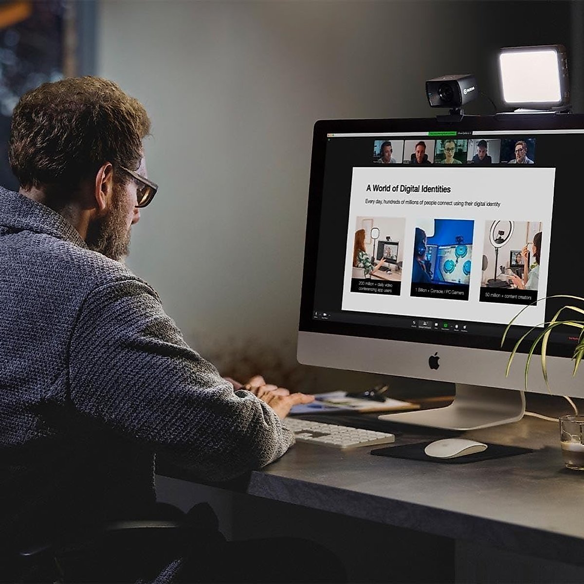 Elgato Key Light Mini – Rechargeable Vlogging Light, Wi-Fi Control Brightness – Color Temp, Perfect for Streaming, Gaming, Video Conferencing, Easy-use App: PC/Mac/iPhone/Android, Black (Renewed)