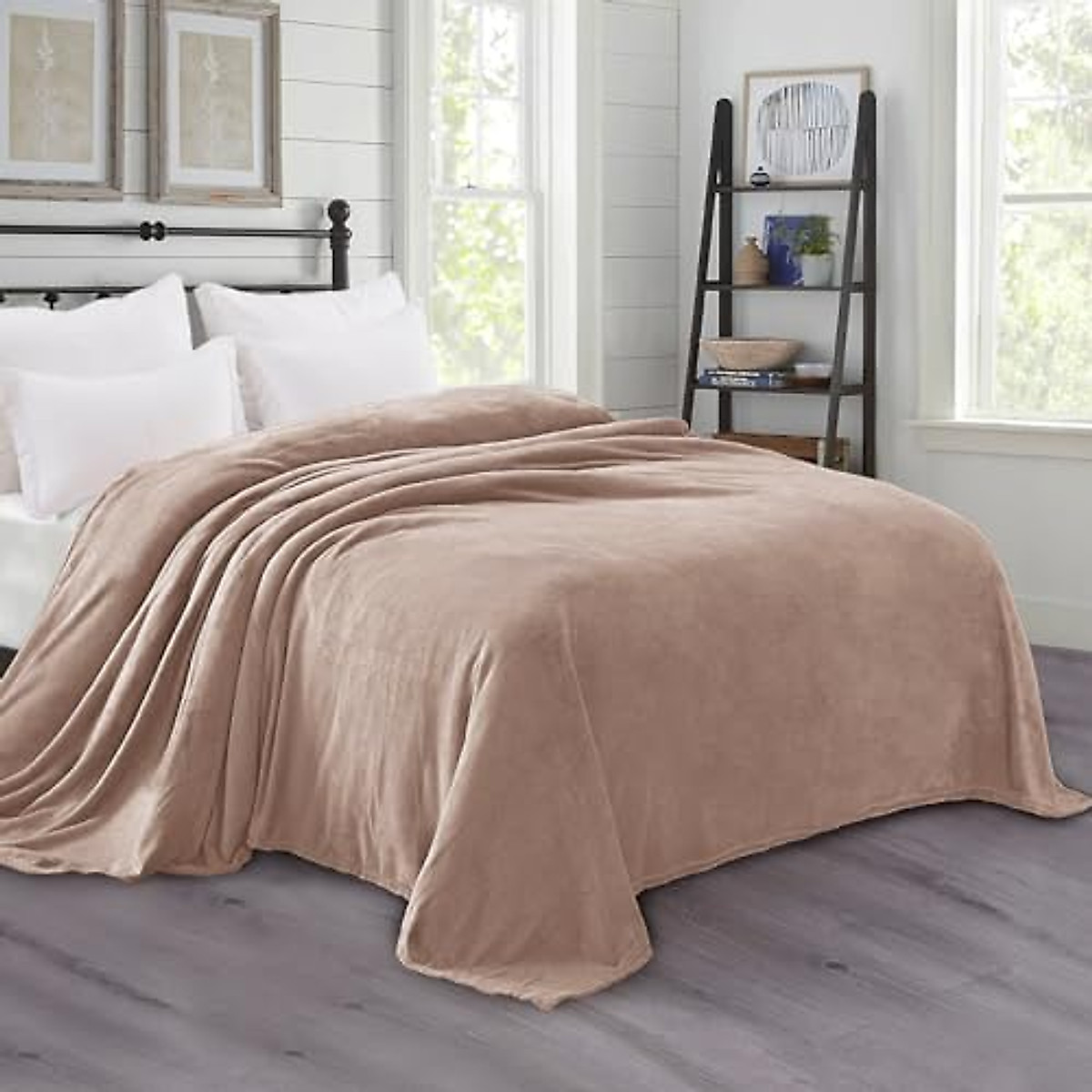Exclusivo Mezcla Fleece Blanket King Size for Bed, Super Soft and Warm, All Season Use, Cozy, Plush, Lightweight, 90x104 Inches, Camel