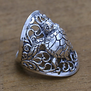 NOVICA Artisan handmade sterling silver cocktail ring sea turtle from bali no stone indonesia animal themed frog turtleturtlesea life [Ring front 1.3 in L x 0.9 in W x 0.3 in H Band width 3 mm W] '