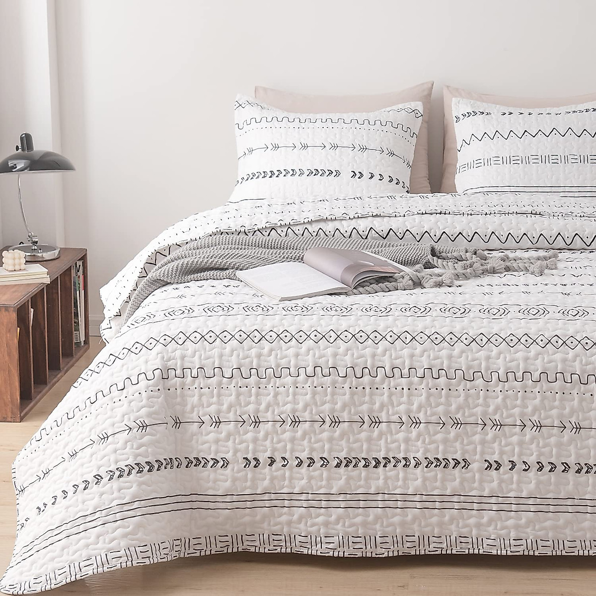 DURLENGEN White Quilt Set King Size 3Pcs,Bohemian Design with White & Black Geometric Pattern Printed on White, All Season Lightweight Coverlet Sets(King 106x96,Boho White)