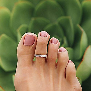 Pura Vida Silver Chevron Toe Ring - .925 Sterling Silver - Sizes 5-9