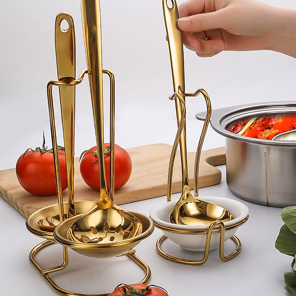 Stainless Steel Soup Ladle Holder, Upright Spoon Ladle Rest Kitchen Countertop Utensils Rack for Hotpot Restautant Buffet Fast Food Restautant Kitchen Decor Tool (Golden with 2