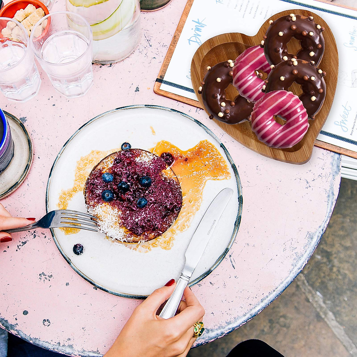 BESPORTBLE Heart-Shaped Wooden Tray, Jewelry Display Tray, Food Display Tray, Suitable for Fruits, Salads and Desserts