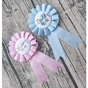 2 Pieces Daddy and Mommy to Be Tinplate Badge Pin, Gender Reveal Rosette Button Pins New Mom Gifts for Baby Shower Party Favor Decoration (Pink Blue)
