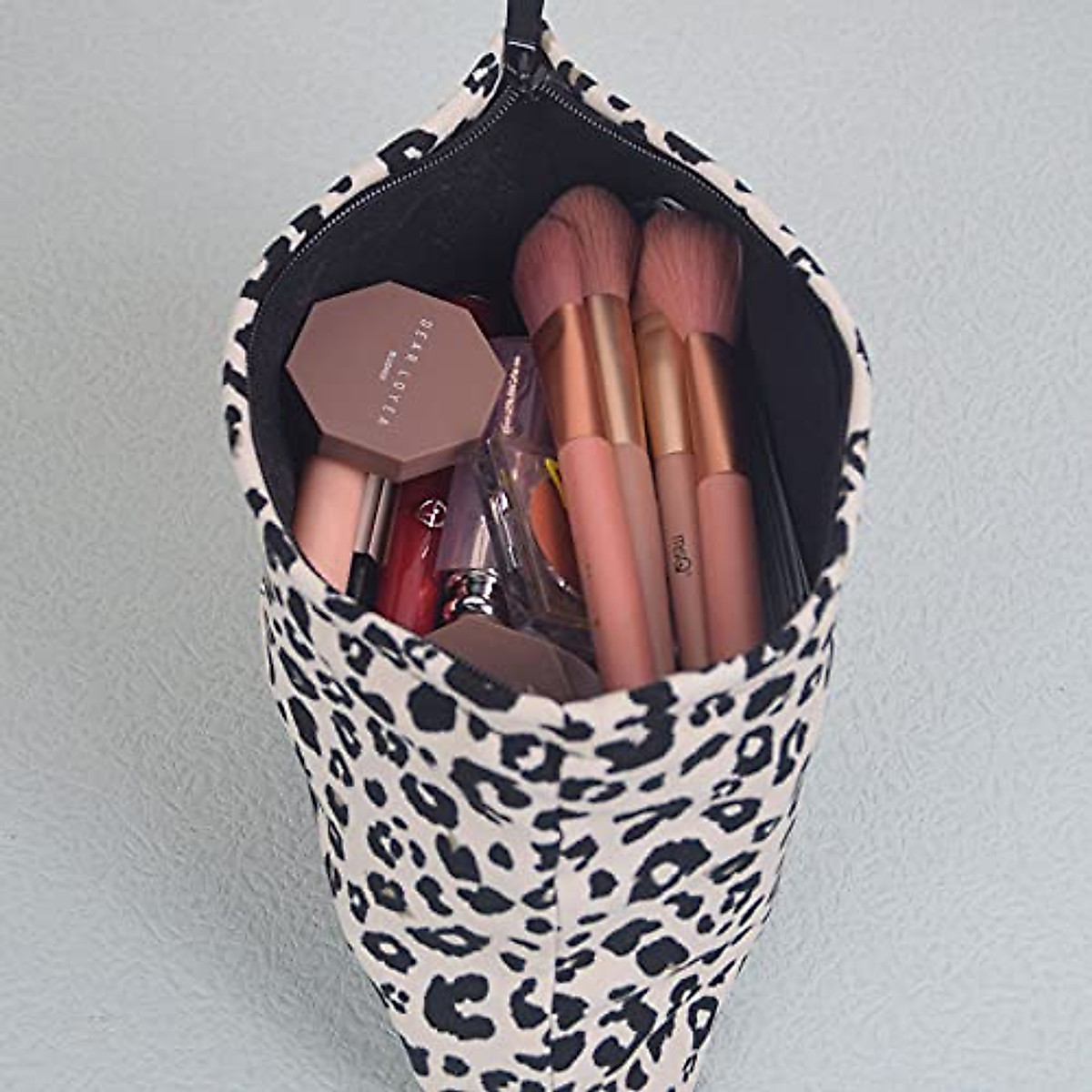 LYDZTION Leopard Print Makeup Bag Cosmetic Bag for Women,Large Capacity Canvas Makeup Bags Travel Toiletry Bag Accessories Organizer,White