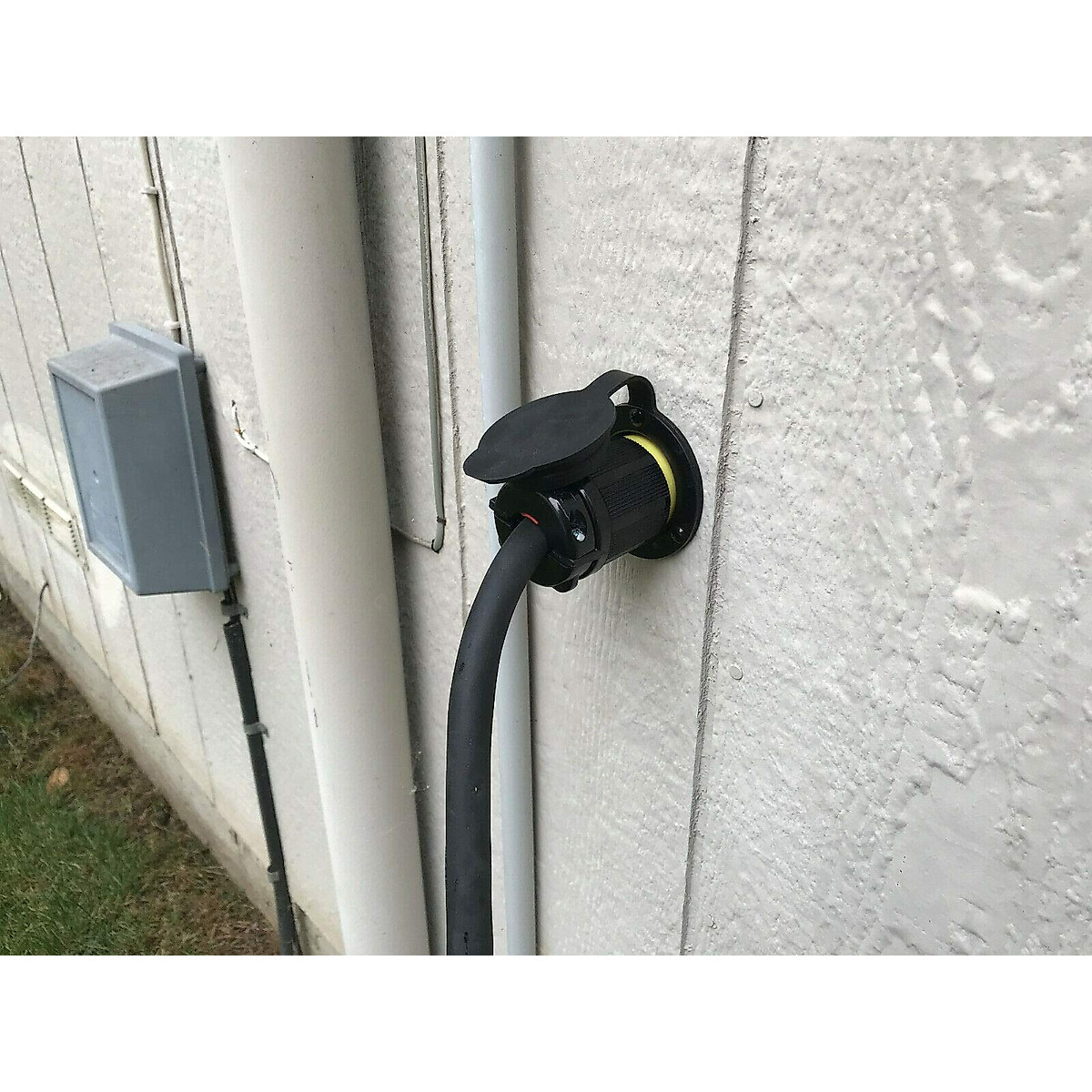 Journeyman-Pro 2713 30 Amp, 125/250 Volt, NEMA L14-30R, 3P, 4W, Locking Plug Connector, Black Industrial Grade, Grounding 7500 Watts Generator Rating (L14-30R (Female Plug))