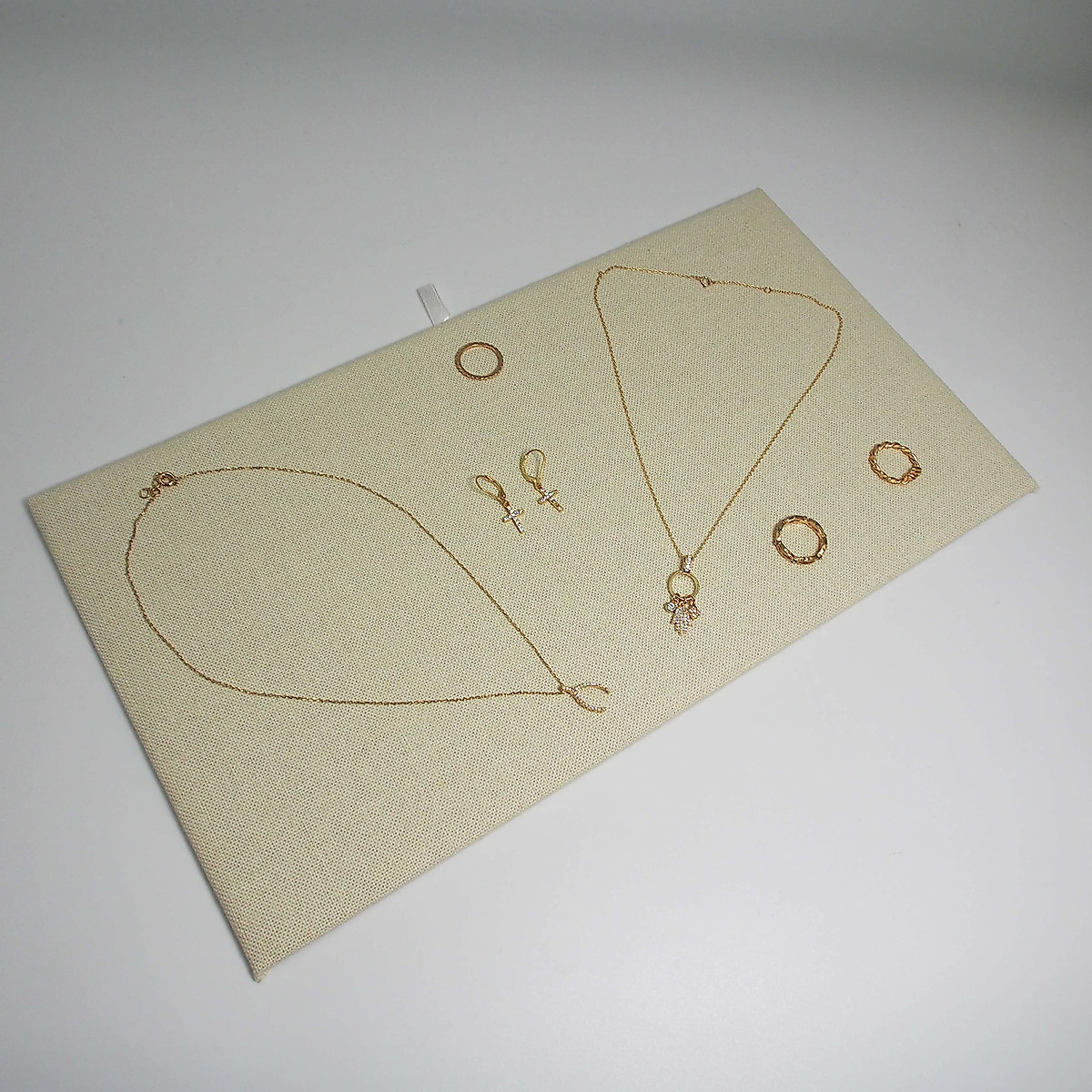 888 Display 5 Pack Beige Linen Jewelry Pads Jewelry Organizer can be used with any standard size trays. Ideal to use for organizing jewelry at a store or just at home.