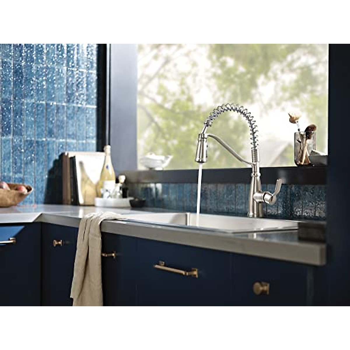 Moen Nolia Spot Resist Stainless One-Handle Pre-Rinse Spring Pulldown Kitchen Faucet, Single Hole Kitchen Sink Faucet with Soap Dispenser, 87886SRS