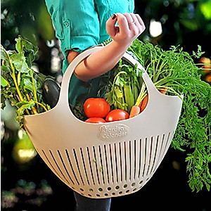 Hutzler Garden Colander, Eggshell Blue