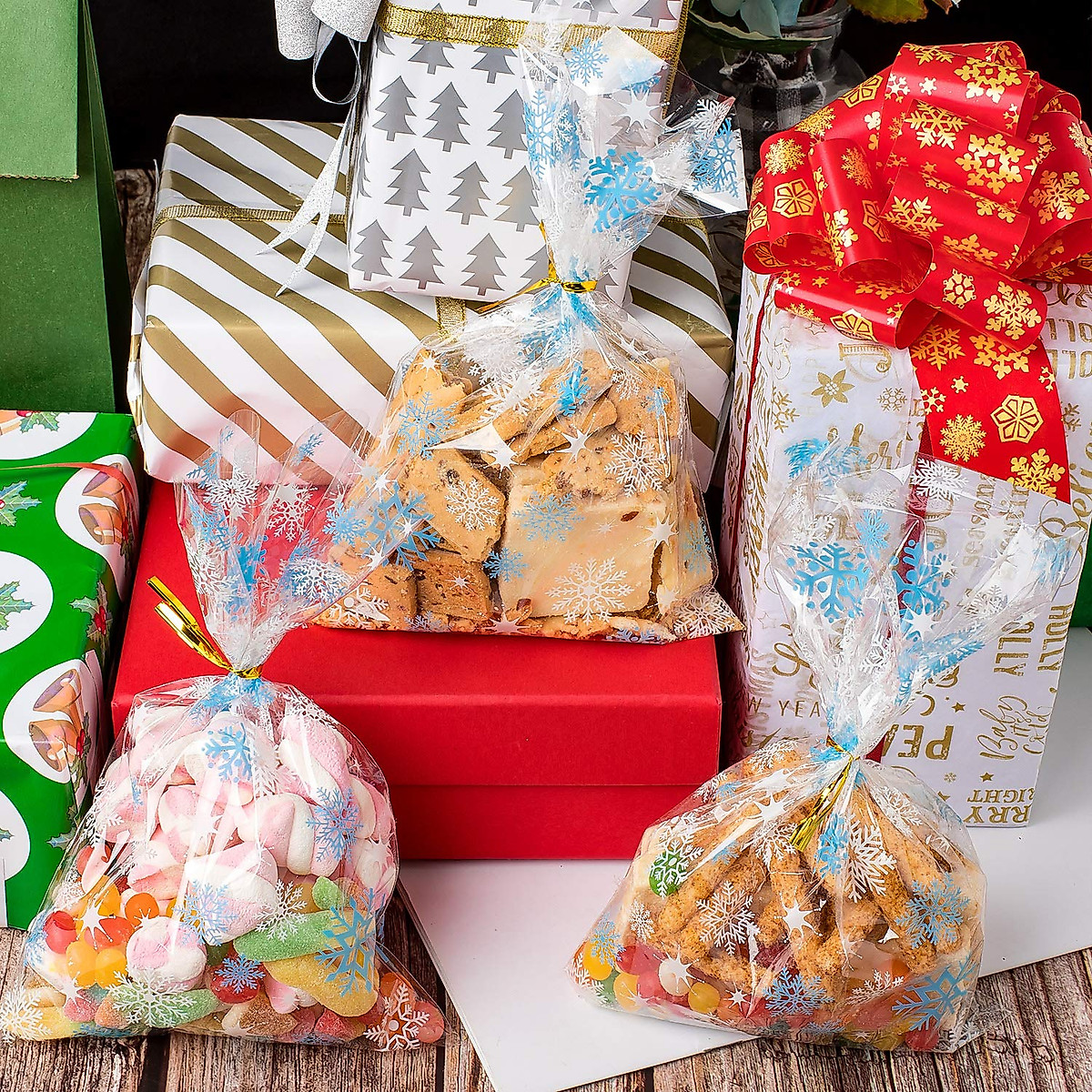 Whaline 100 Pcs Christmas Cellophane Bags with 100 Gold Twist Ties, Xmas Clear Candy Cookie Treat Bags for Christmas Party Supplies (Snowflake)