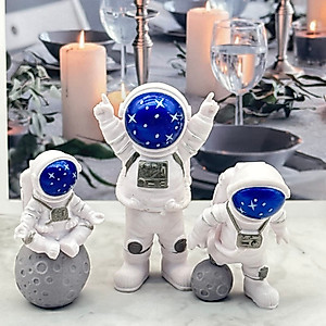 LUOZZY 3Pcs Astronaut Figurines Cake Topper Outer Space Cake Decoration Spaceman Model Display Miniature Astronaut Toys Set (Star)