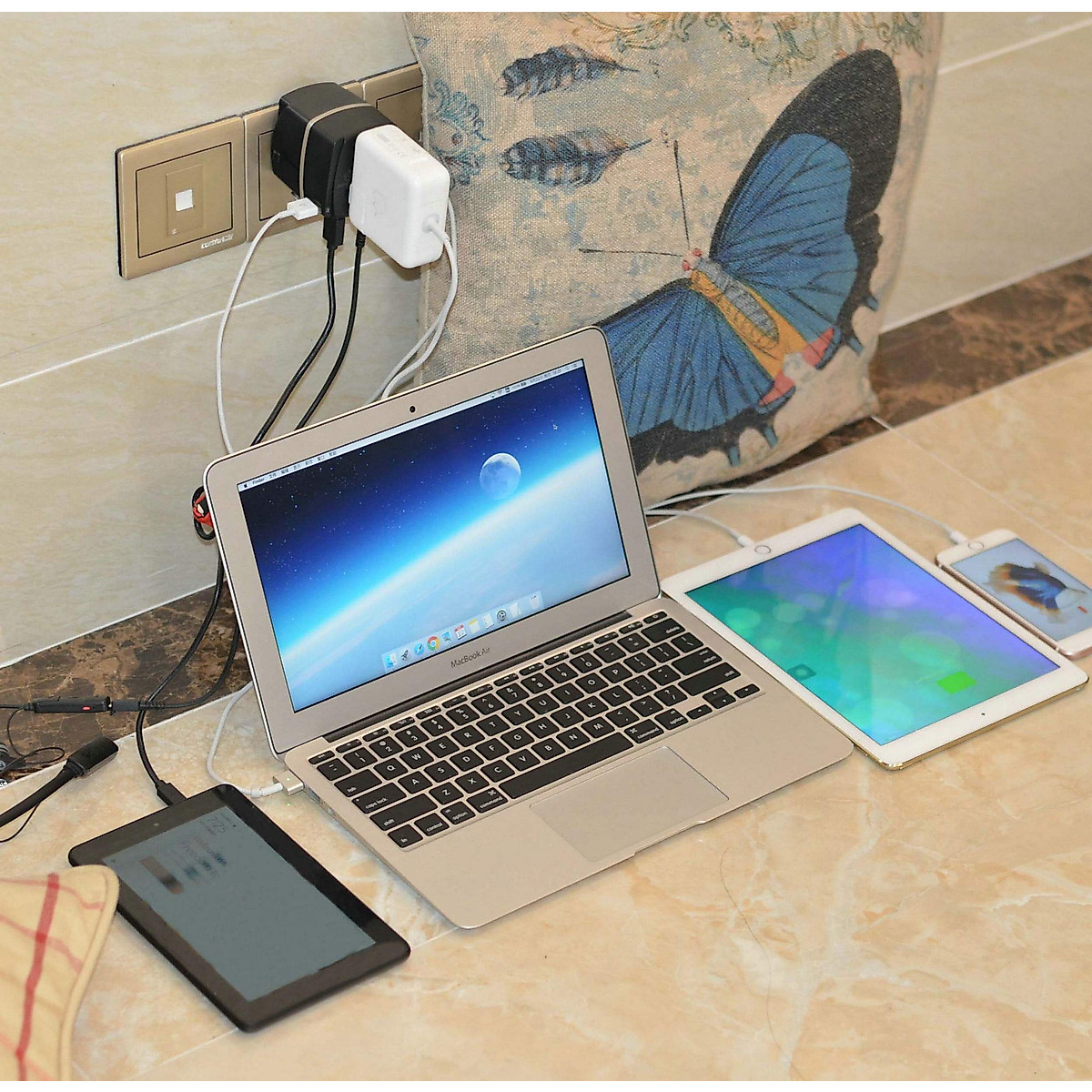 Bonazza Universal International Travel Adapter Kit with 4Amps 4 USB Ports - UK, US, AU, Europe All In One Plug Adapter - Over 150 Countries & USB Power Adapter for iPhone, Android, All USB Devices (FC-4U)