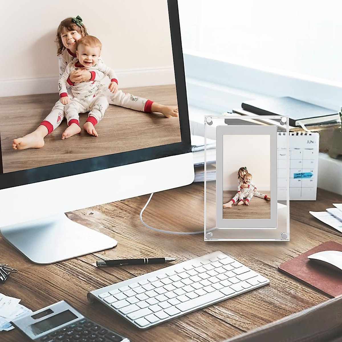 PiPivision 5 Inch Acrylic Digital Picture Frame with Built-in 1GB Memory, 1000mAh Battery, Digital Photo Frame Supporting 480 * 854 Resolution, Ideal Video Frame