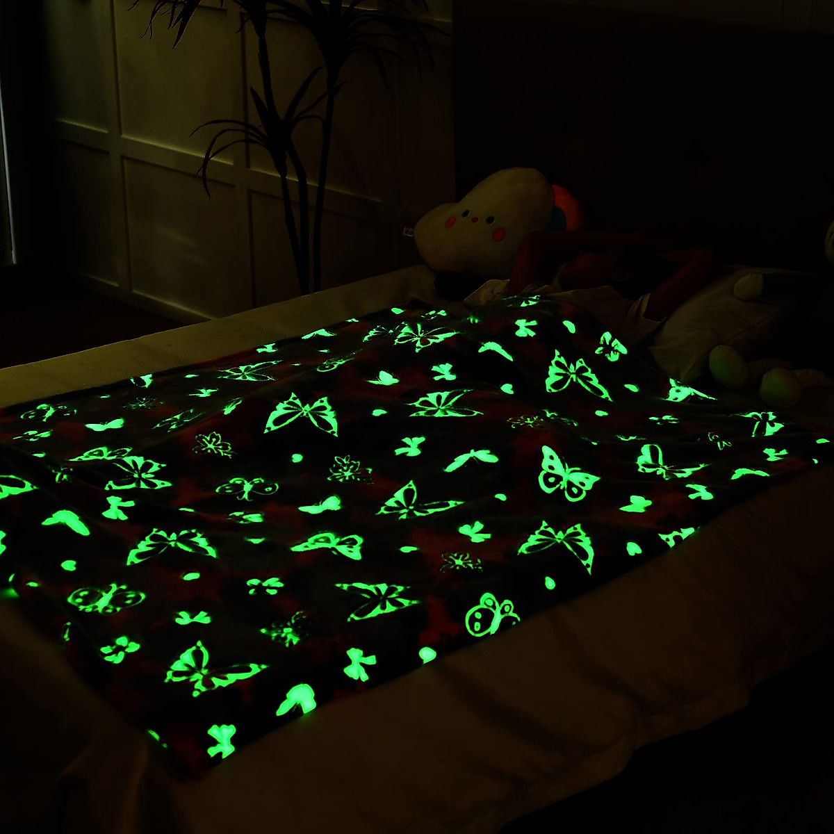 Yaning Glow in The Dark Butterfly Blanket, Soft Cozy Cute Fluffy Luminous Blanket for Kids Girls Teens Gift, Purple, 50x60 inches