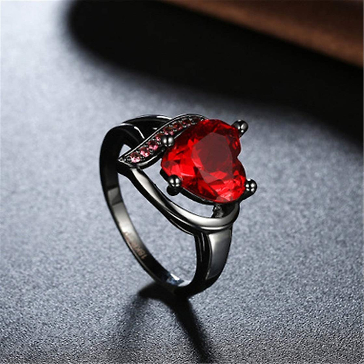 XIALV Women's Simulation Ruby Heart-Shaped Black Gold Promise Jewellery Band Red Cubic Zirconia Wedding Ring Size 6-10 (US size 10)