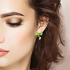 MUDUH Womens Cute Greench Earrings Classic Stealing Christmas Earrings 2022 Christmas Green Jewelry Gifts for Lovers Girls