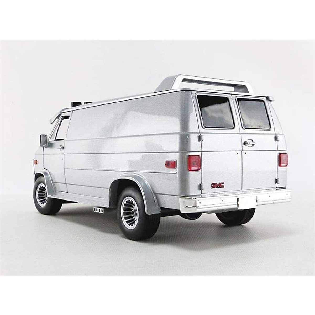 Greenlight 1983 for GMC VANDURA Custom - Silver Metallic 1/18 DIECAST Truck Pre-Built Model
