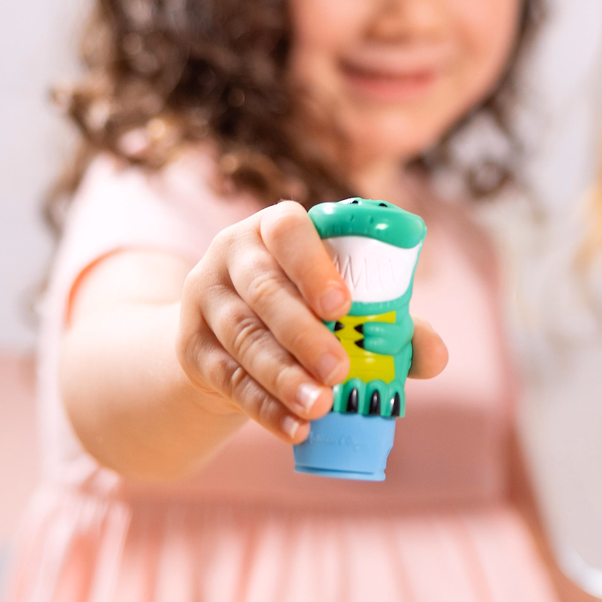 Melissa & Doug Sticker Wow!™ 24-Page Activity Pad and Sticker Stamper, 300 Stickers, Arts and Crafts Fidget Toy Collectible Character – Dinosaur Creative Play Travel Toy for Girls and Boys 3+,