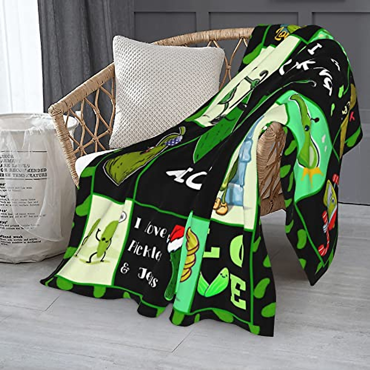 HUGLAZY Cute Pickle Throw Blanket, Plush Sherpa Fleece Novelty Food Blanket Throws for Couch Bed Sofa Travel, 54x70 Funny Blankets for Adults Size Birthday for Girls