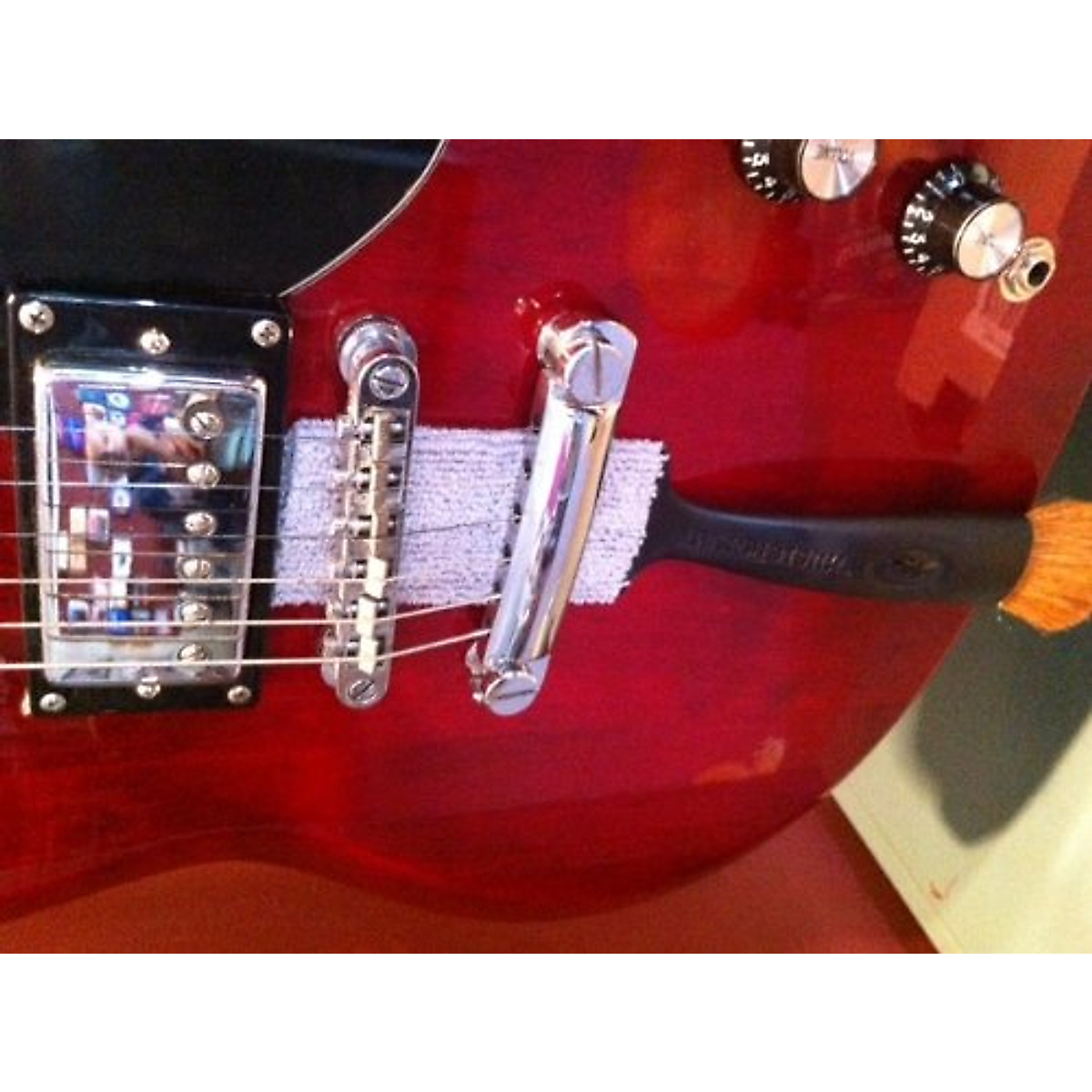 MusicNomad The Nomad String, Body, & Hardware Cleaning Tool (MN205)