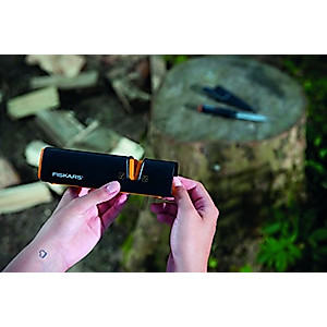 Fiskars XSharp Axe and Knife Sharpener, Ceramic sharpening stone/Fiberglass reinforced plastic case, Black/Orange, 1000601