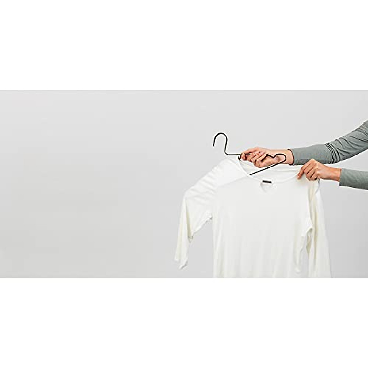 Brabantia Lightweight Black Aluminium Clothes Hangers (Set of 4) Extra Grip & Anti-Stretch Design