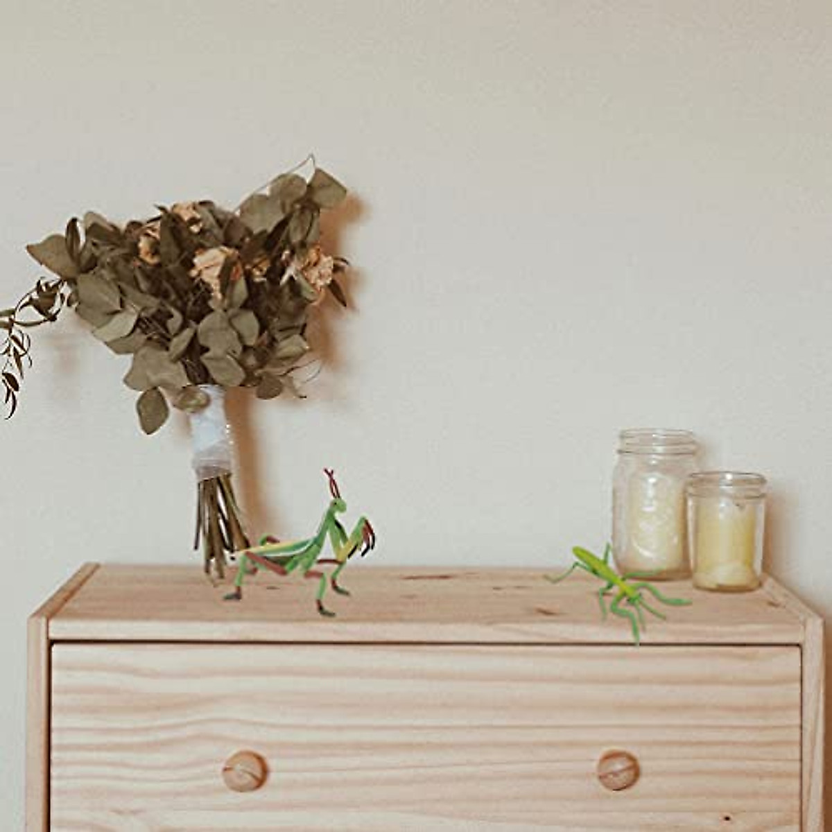 Fake Mantis Insect Figure Model: Plastic Praying Mantis Figurines Model Kit Insect Animal Prank Gifts for Table Decor Garden Animal Props 2Pcs