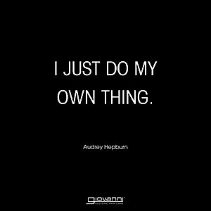 GIOVANNI 2chic Ultra-Volume Leave-In Conditioning & Styling Elixir - Builds Volume, Promotes Weightless Control for Fine/Thin Hair, Volumizing Formula with Papaya & Tangerine Butter, Color Safe - 4 oz