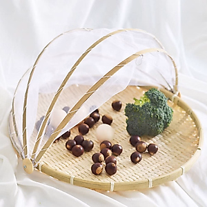 Food Serving Tent Basket Hand-Woven Dustproof Round Picnic Basket Covered Bamboo Food Tent Vegetable Fruits Meals Storage Container with Gauze Cover