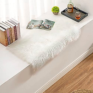 Faux Fur Rug, Fluffy Faux Sheepskin Rugs for Bedroom, White Area Rug, Faux Sheepskin Throw Rug, Fur Carpet for Living Room, Fur Chair Cover (2 x 3 ft, White)