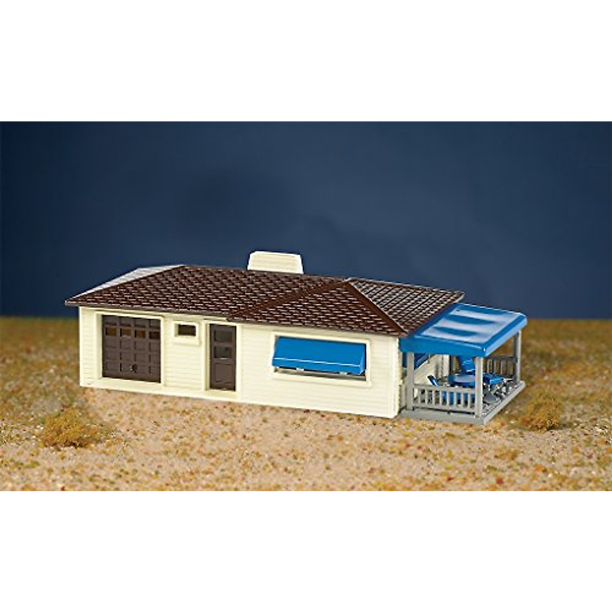 Bachmann Industries Plasticville U.S.A. Kit - Ranch House (HO Scale), Cream & Brown