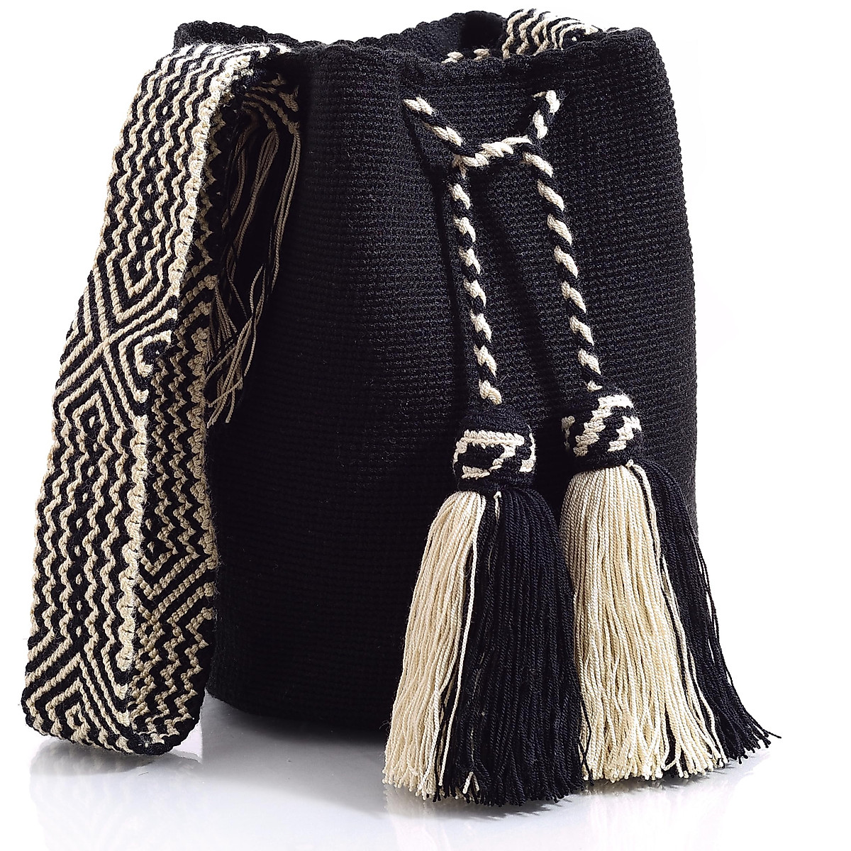 WYOU Utopia classics Hobo in Wayuu Crochet, Large