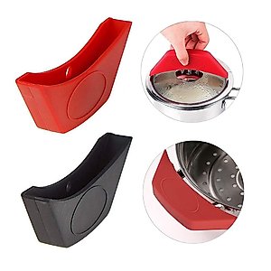 WSERE 4 Pieces Silicone Assist Handle Holder Pot Grip Cover Pot Holder for Cast Iron Skillets, Metal Cookware Frying Pans, 2 Black 2 Red Non-Slip Scald-Proof Heat Insulated Pans Pot Handle Covers