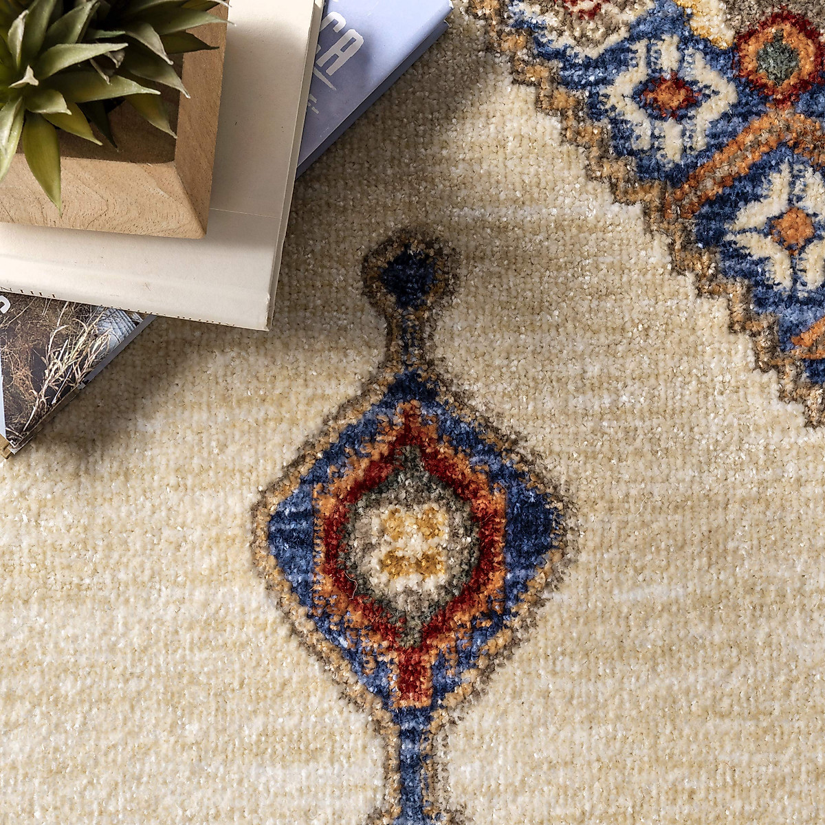 nuLOOM Halley Floral Medallion Runner Rug , 2' x 6', Ivory, Rectangular, 0.25" Thick