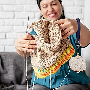 HSOKEW 5Pcs Portable Wrist Yarn Holder, Wooden Wrist Yarn Holder with Wrist Strap String Dispenser Minder to Prevent Yarn Tangling Misalignment Gift for Crochet Yarn Craft Lovers