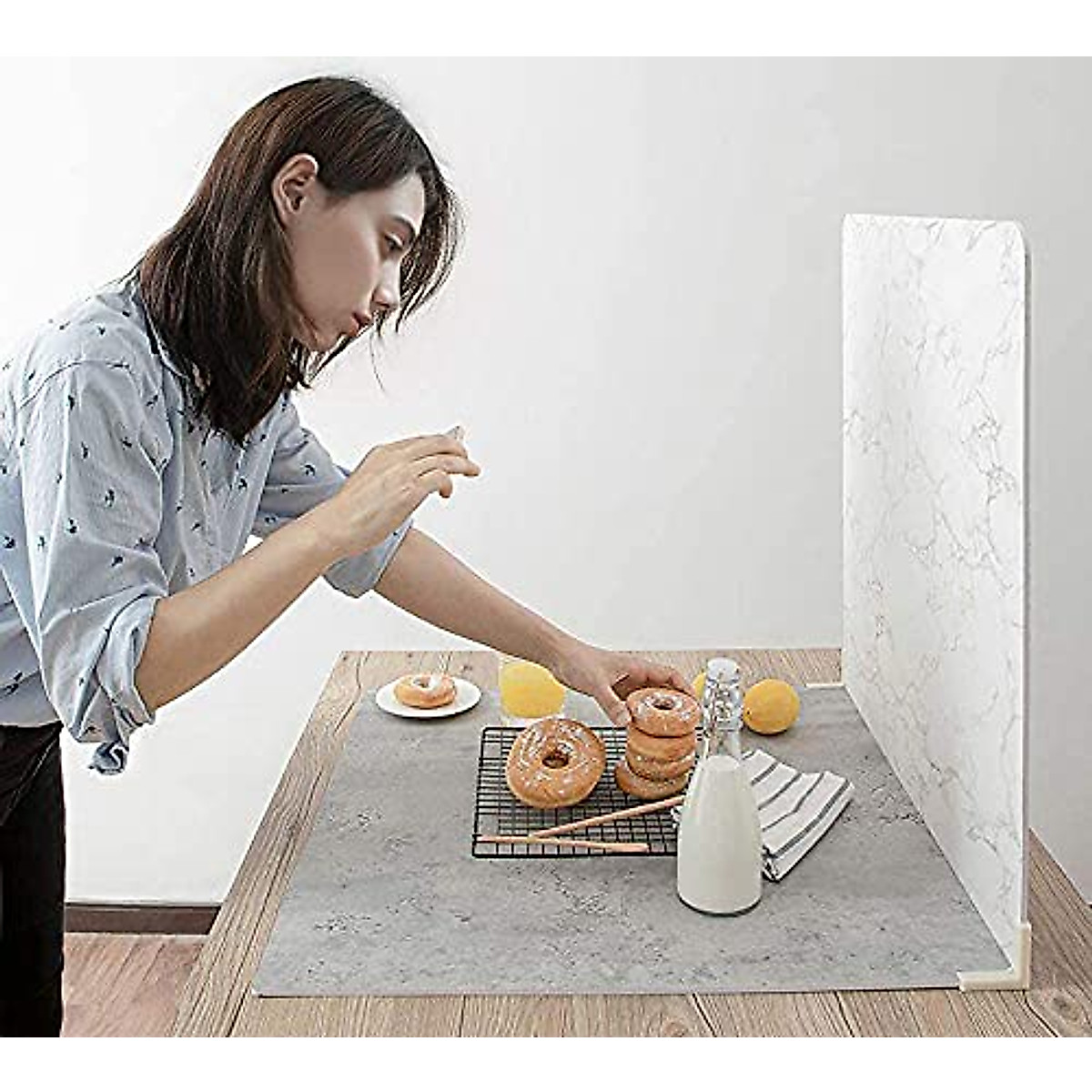 BEIYANG 2 PCS Photo Backdrop Boards with 2 PCS Brackets for Flat Lay or Food Photography Background, Durable Waterproof Realistic Photo Backgrounds for Product Photography 24x24in