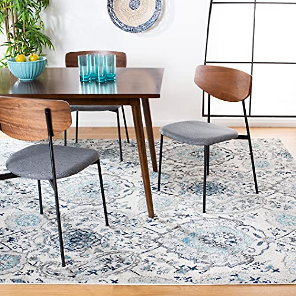 SAFAVIEH Madison Collection Area Rug - 5'3" x 7'6", Cream & Light Grey, Boho Chic Glam Paisley Design, Non-Shedding & Easy Care, Ideal for High Traffic Areas in Living Room, Bedroom (MAD600C)