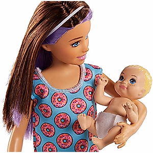 Barbie Babysitting Playset with Skipper Friend Doll, Color-Change Baby Doll, High Chair, Crib and Themed Accessories for 3 to 7 Year Olds