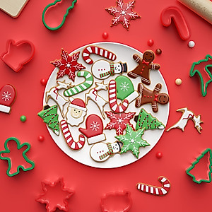 Christmas Cookie cutters Set 8 Pieces, Holiday Cookie Cutters with Comfort Grip, Stainless Steel Baking Cutters Christmas Shapes for Xmas, Gingerbread Man, Snowflakes, Christmas Tree, Santa, etc