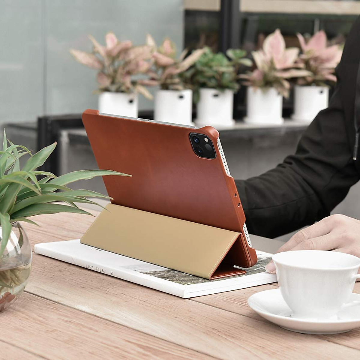 iCarer iPad Pro 11" (2021/2020) Leather Case, Handcraft Vintage Genuine Leather Smart Wake up/ Sleep Tri-fold Stand Folio Flip Case Cover - Brown