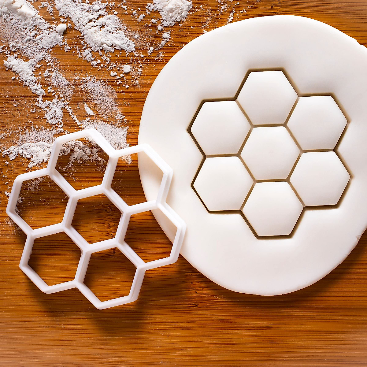 Honeycomb cookie cutter, 1 piece - Bakerlogy