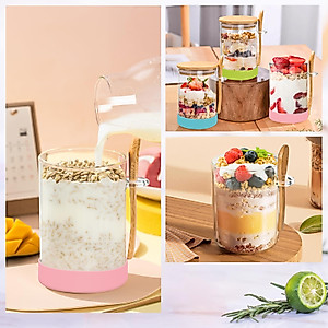JinhzWin 4 Packs Overnight Oats Containers with Lids, 17 Oz Oats Overnight Glass Jar with Bamboo Spoon, Large Capacity Jars with 4 Colors Silicone Mats for Cereal Fruit Vegetable Yogurt Milk Salad