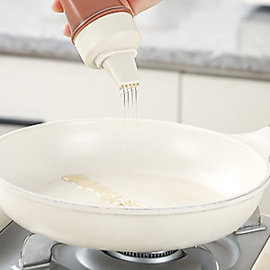 Srtood 2 Pack Ketchup Squeeze Bottles, 8 OZ Plastic Condiment Squeeze Squirt Bottles and Caps with Discrete Measurements, for Ketchup, BBQ, Sauces, Syrup, Condiments, Dressings, Paint - BPA Free