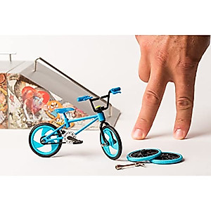 Grip and Tricks - Blue Finger BMX Freestyle with 2 Extra Toy Bike Wheels and 1 Finger Bikes Tool - Pack 1 Finger Toy for Kids 6+ Years Old