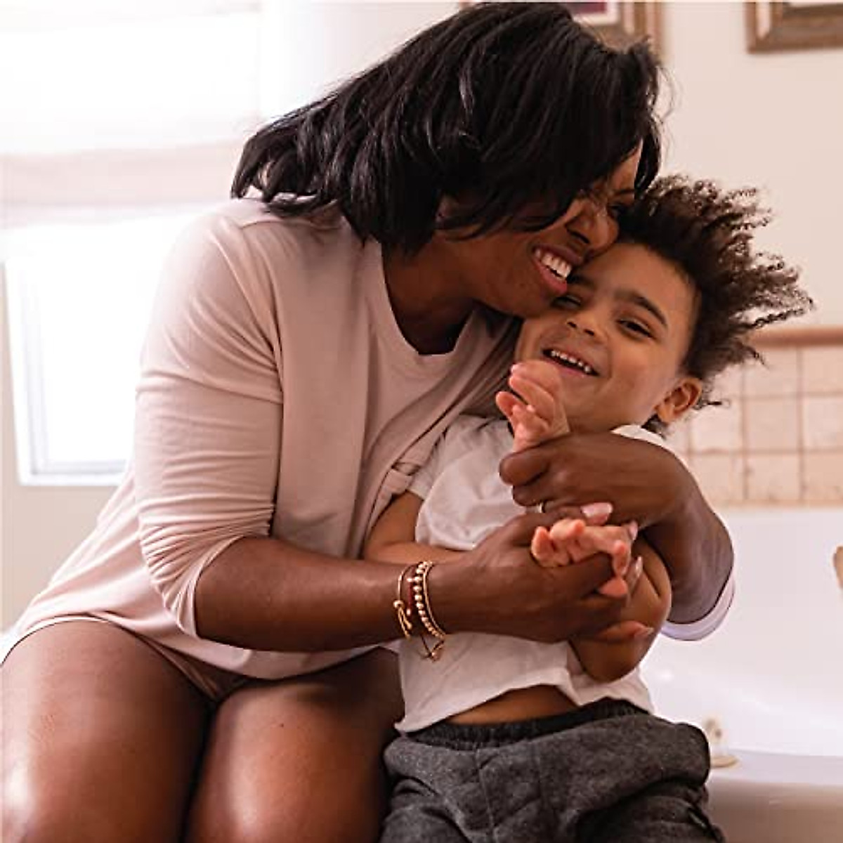 Jergens Original Scent Dry Skin Lotion, Body and Hand Moisturizer for Long Lasting Skin Hydration, with HYDRALUCENCE blend and Cherry Almond Essence, 32 Ounce