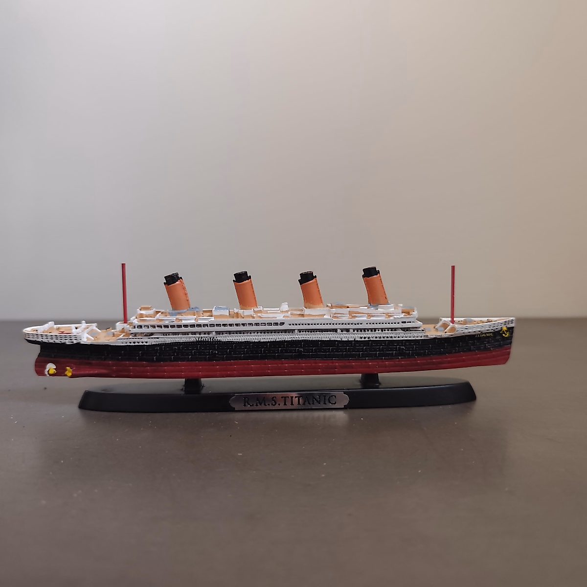 Titanic Resin Model 8" long (sg)
