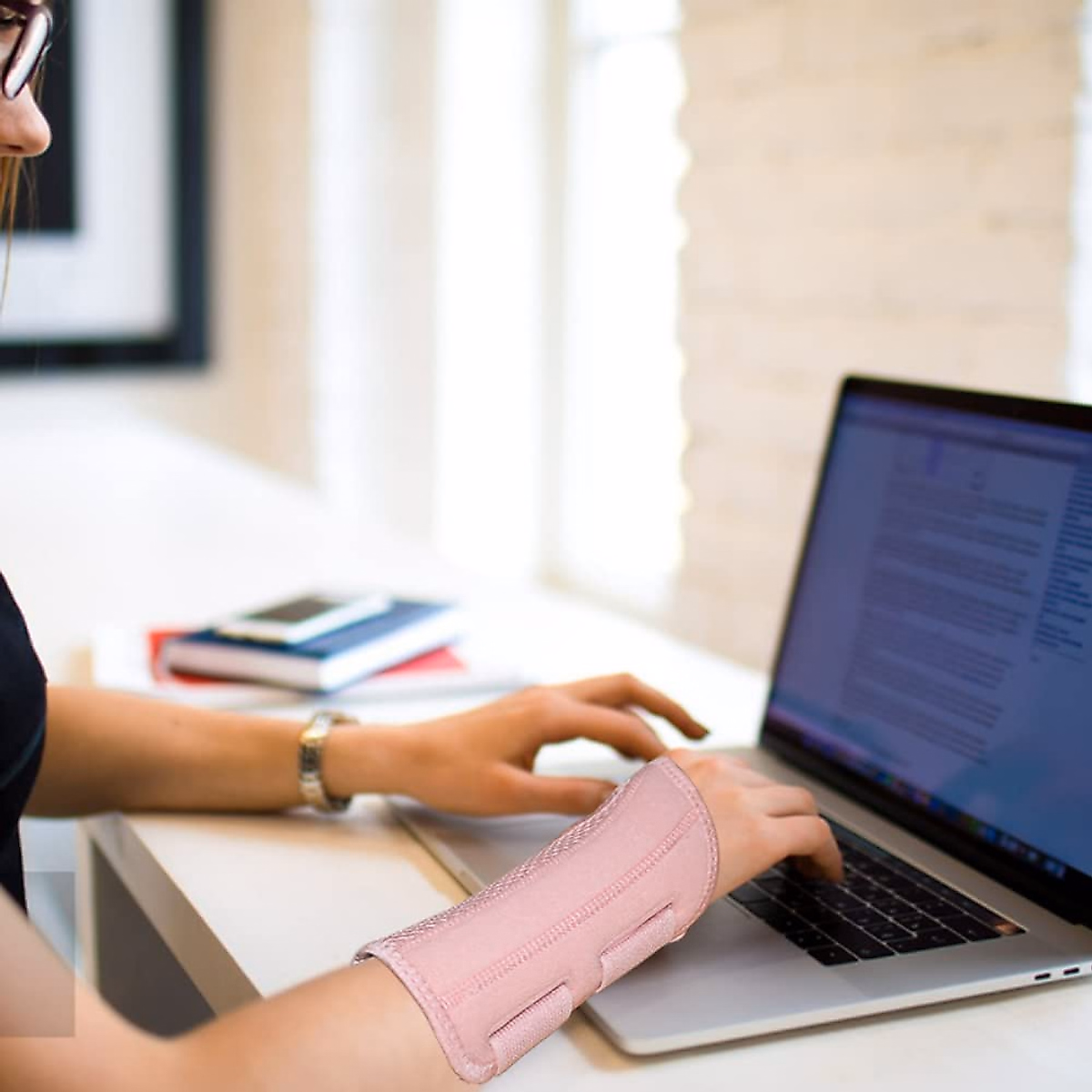 HYCOPROT Adjustable Wrist Supports Brace with 2 Metal Straps for Men and Women-Breathable Carpal Tunnel Wrist Splint for Relieve Tendonitis, Arthritis, Sprains