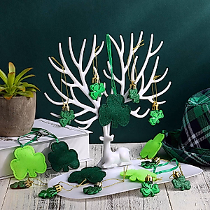 St Patrick's Day 26 Pcs Shamrocks Ornament 2 Pcs Good Luck Clover Banner Hanging Bauble Trefoil Pendant Decoration for Irish Home Garden Party Feast Green Decor